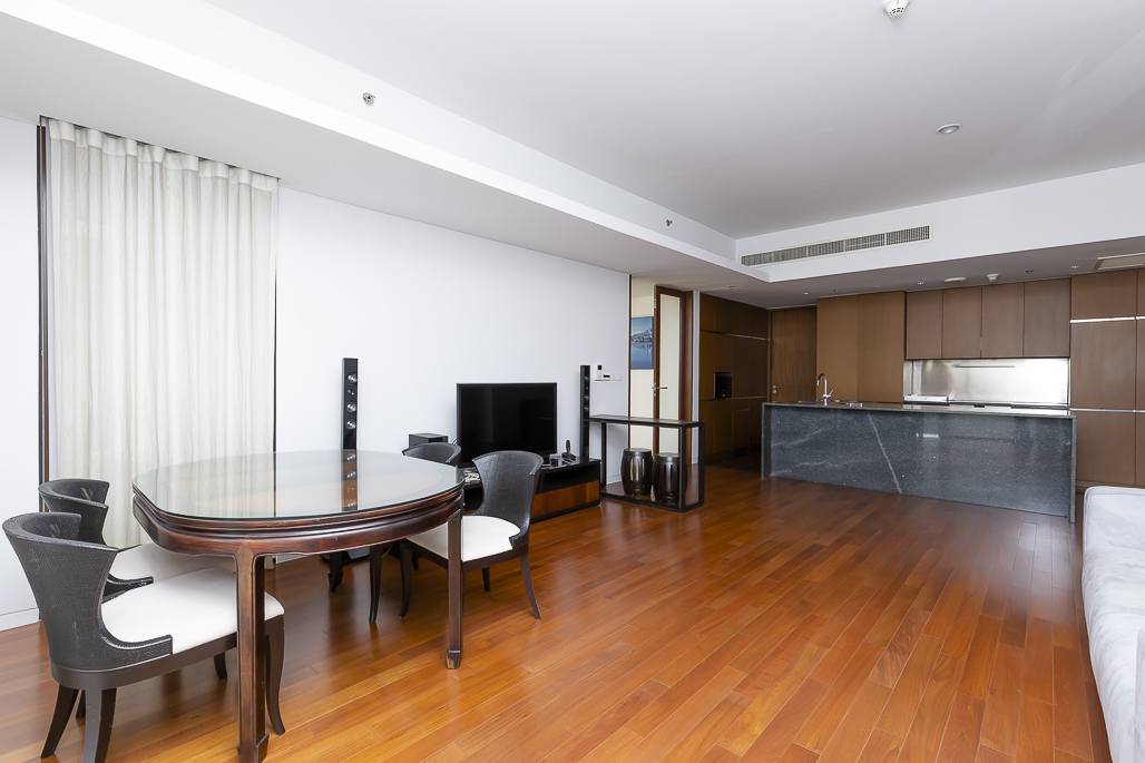 Century 21 Thailand Property - Luxury unit , only 80 metres away from ...