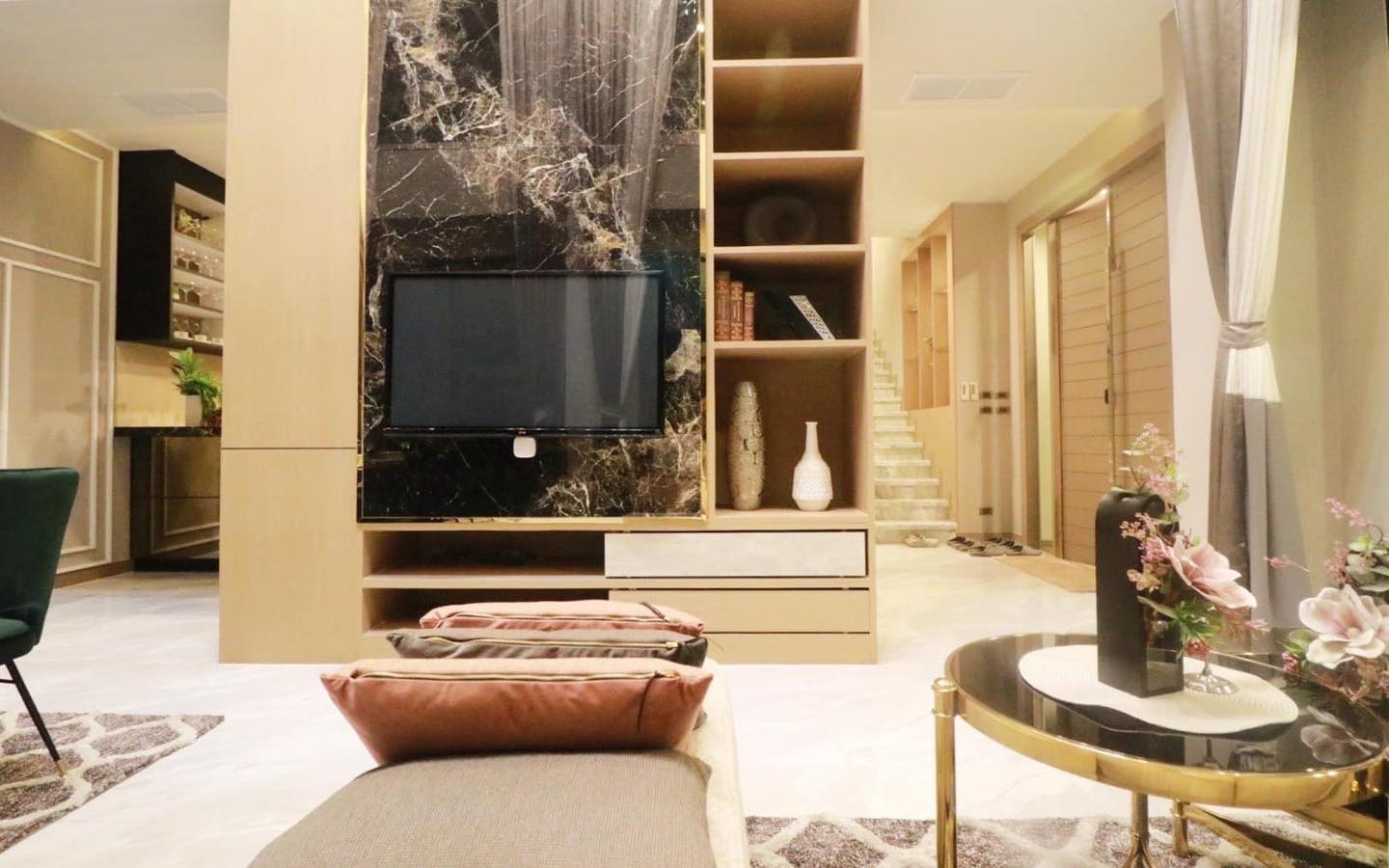 Century 21 Thailand Property - House style Luxury Modern Pool Villa 2 floors Madcha Nirvana ...