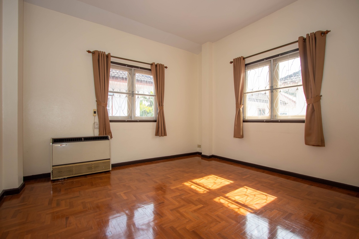 Century 21 Thailand Property - Corner Plot 3-Bedroom House for SALE at ...