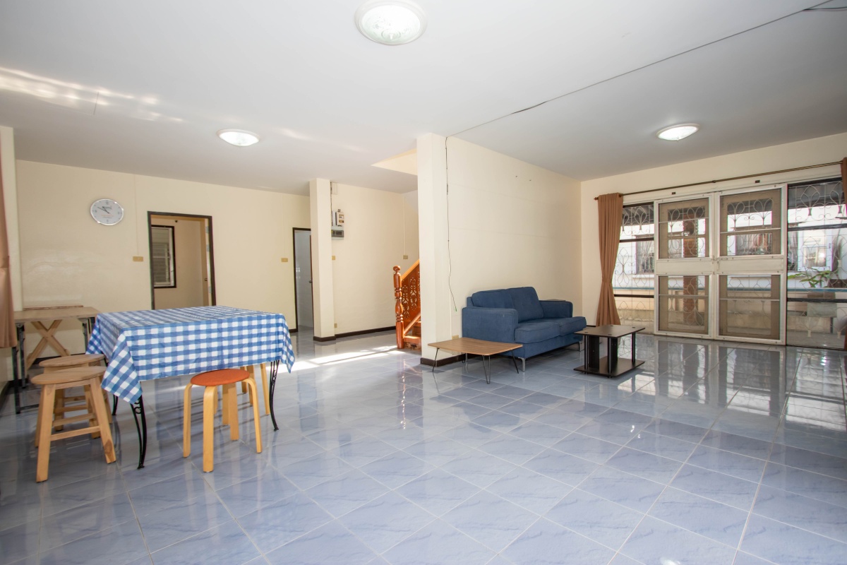 Century 21 Thailand Property - Corner Plot 3-Bedroom House for SALE at ...