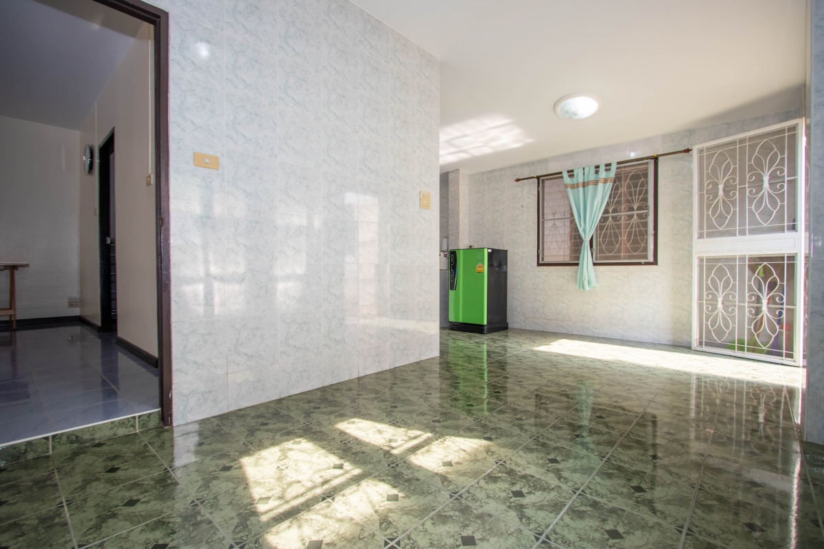 Century 21 Thailand Property - Corner Plot 3-Bedroom House for SALE at ...