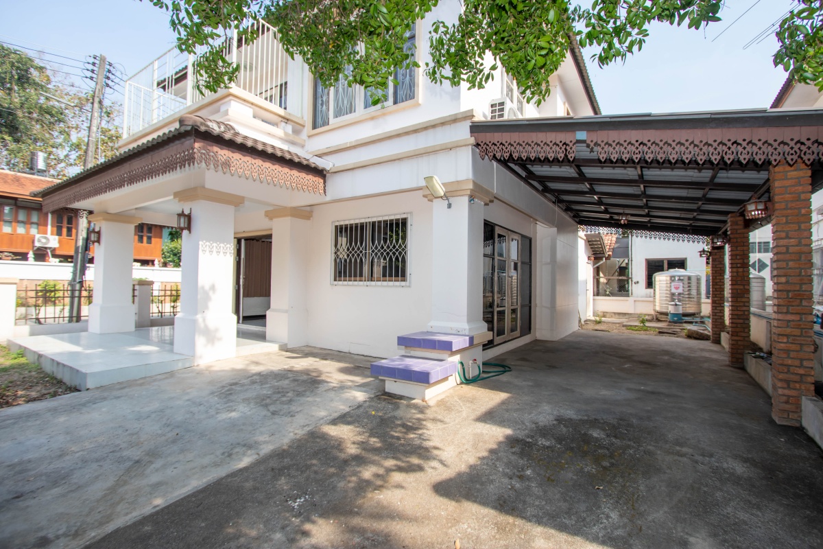 Century 21 Thailand Property - Corner Plot 3-Bedroom House for SALE at ...