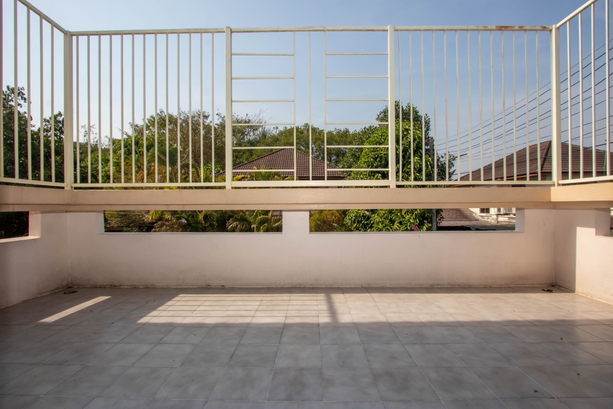 Century 21 Thailand Property - Corner Plot 3-Bedroom House for SALE at ...