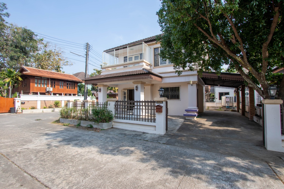 Century 21 Thailand Property - Corner Plot 3-Bedroom House for SALE at ...