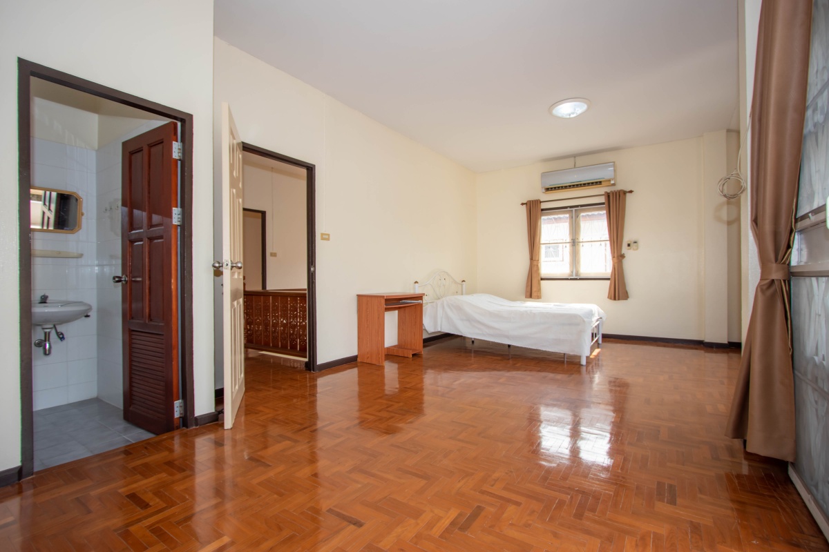 Century 21 Thailand Property - Corner Plot 3-Bedroom House for SALE at ...