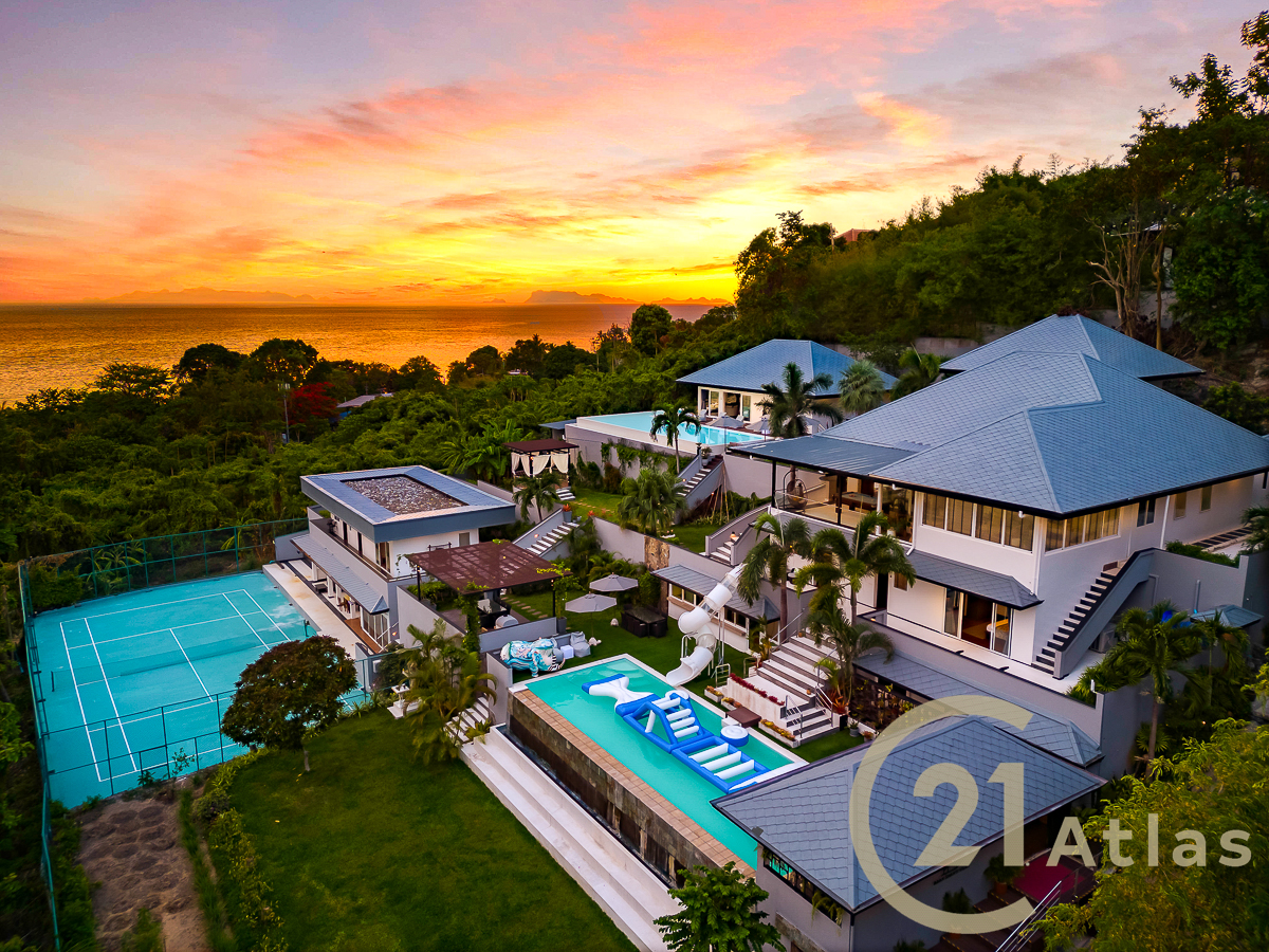 Luxurious 9 bedroom villa with two swimming pools and tennis court