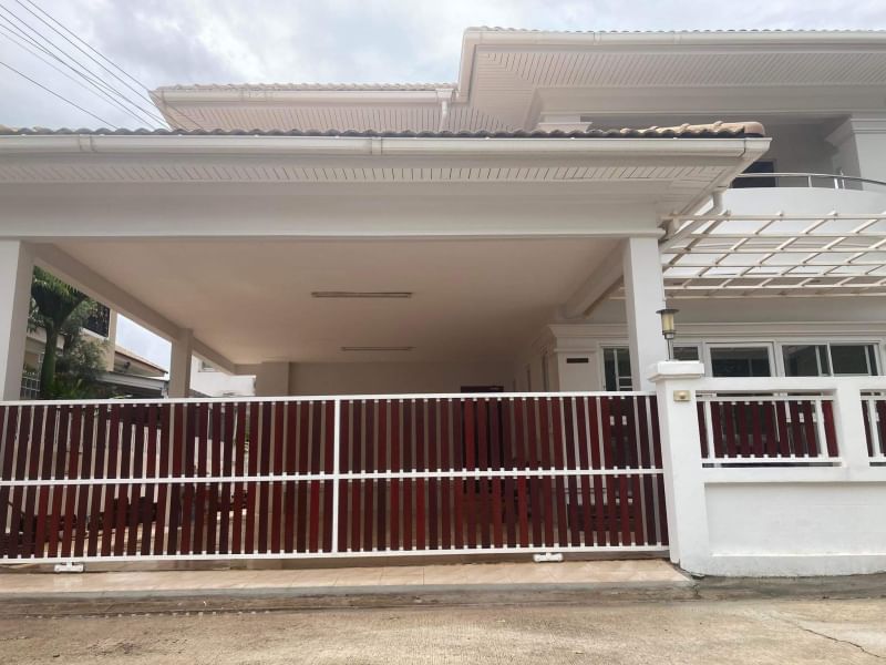 Century 21 Thailand Property - Big house, Piyawat Ang Sila Village ...