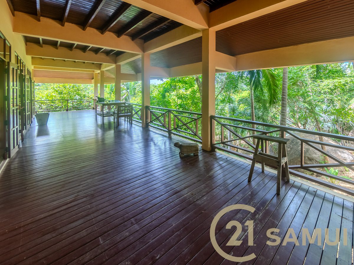 Two Story Loft Style villa with garden