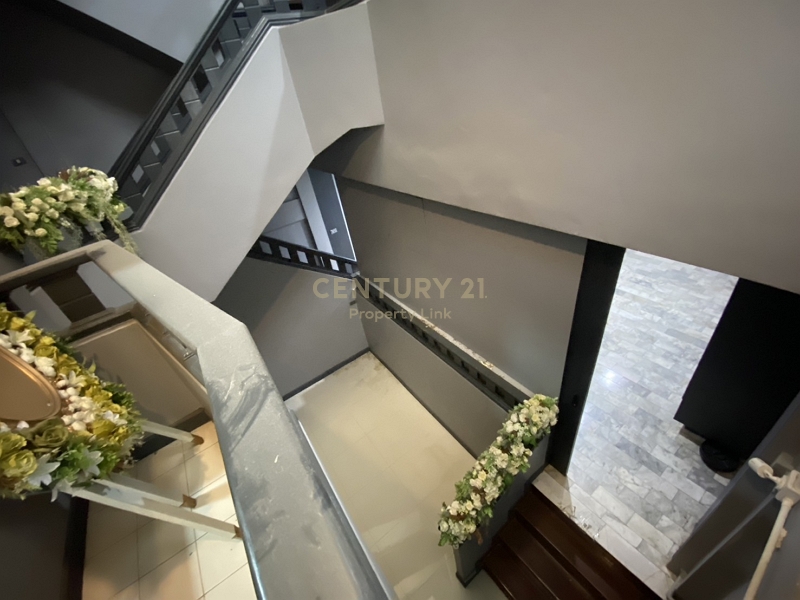 Century 21 Thailand Property - 3-storey house in Soi Rama 9 Soi 19 ...