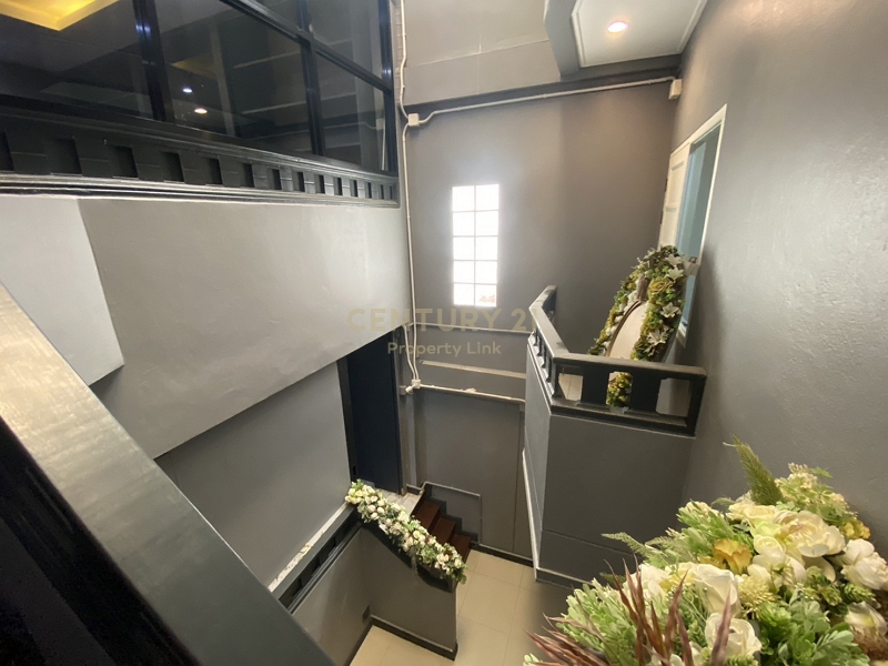 Century 21 Thailand Property - 3-storey house in Soi Rama 9 Soi 19 ...